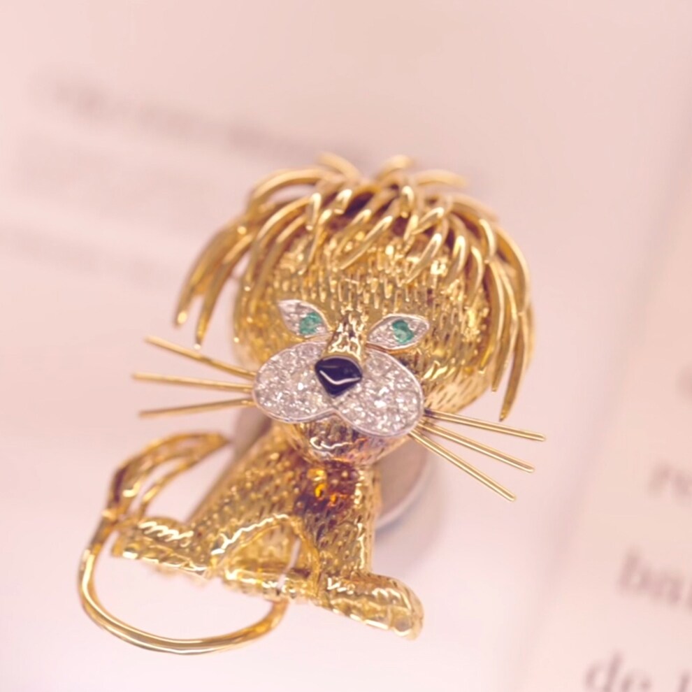 “Comic Interlude: the sparkling wit of jewelry” exhibition - Van Cleef ...